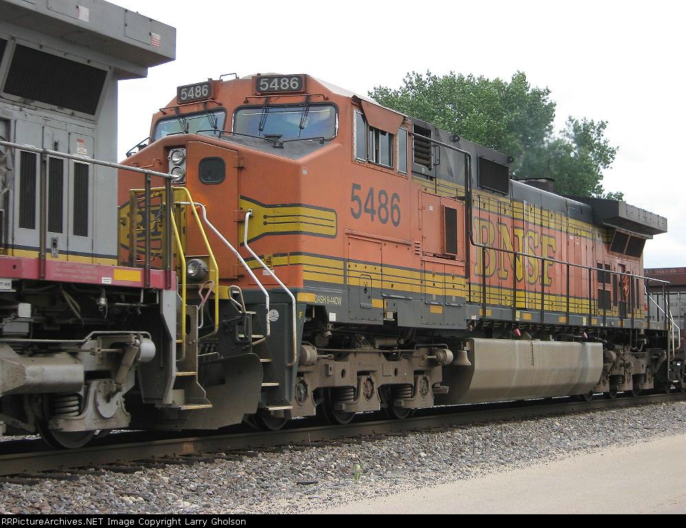 BNSF 5486
